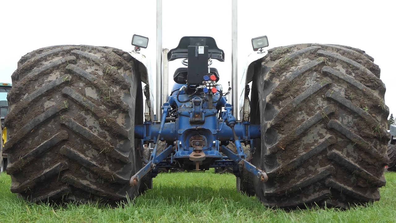 Fordson Super Major w/ HUGE Floater Tires at Særslev Traktortræk 2021 ...