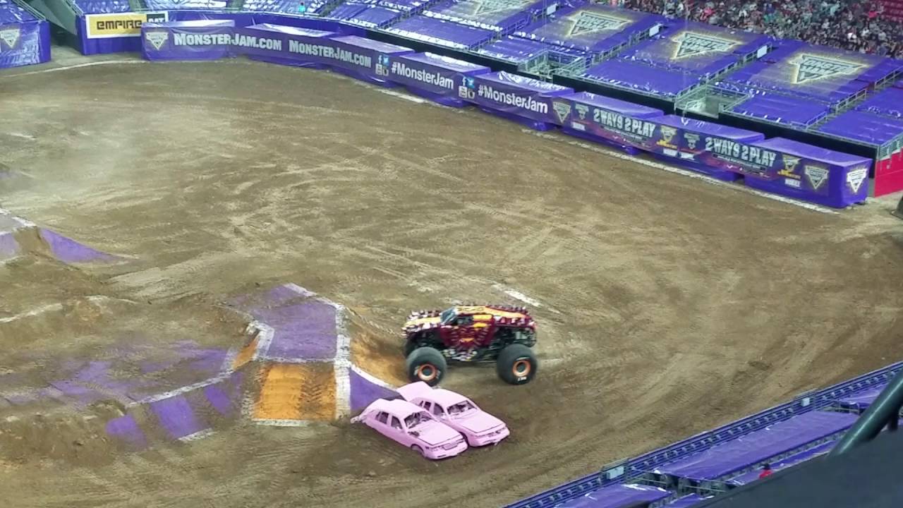 Monster jam Phoenix 10-8-2016(4) - YouTube