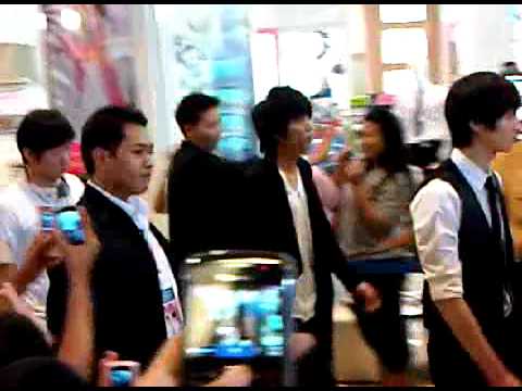 Back Stage - CN Blue @ Scotch Puree 10 Berry Mini Concert - YouTube