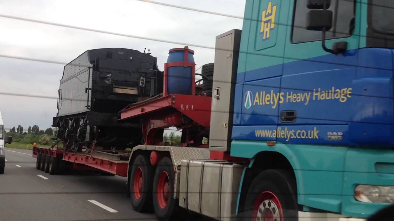 Low Loader lorry pulling Steam Train Tender - YouTube
