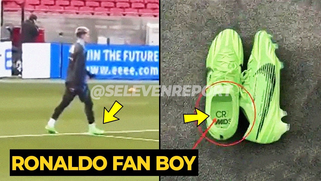 Garnacho showed off CR7's boots to his teammates on Argentina national ...