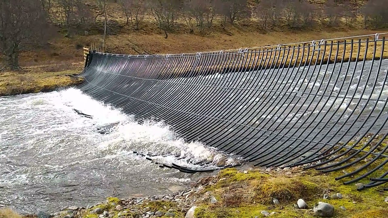 Water gate on River Calder, high water - YouTube