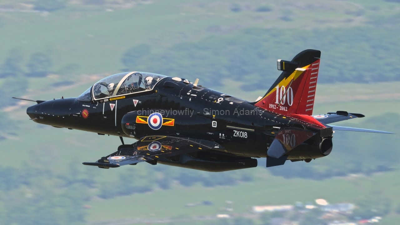 Mach Loop - Hawk T2 special plus another wave👋from the Hercules crew ...