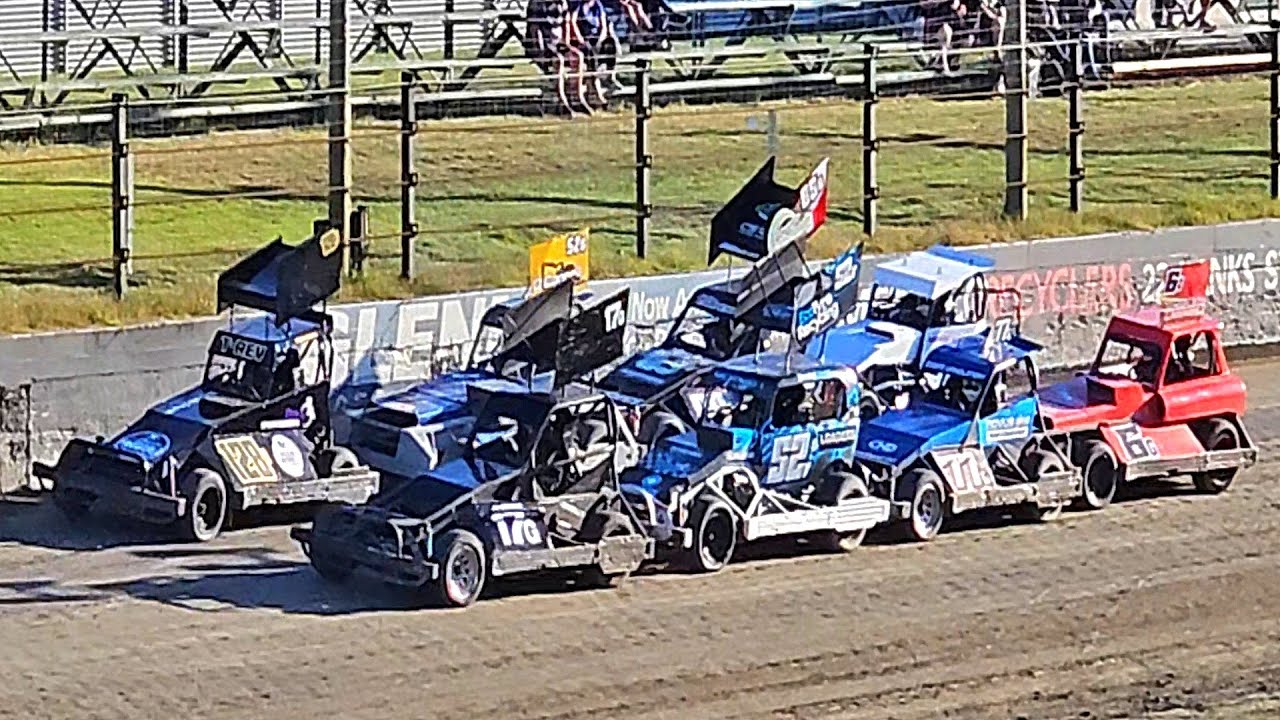 Awapuni Speedway - Stockcars - 13/12/24 - YouTube