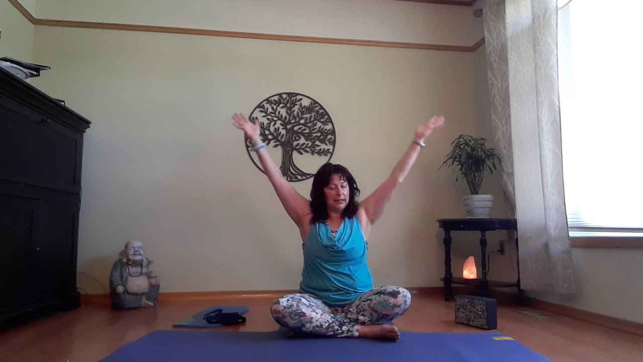 Hatha yoga with Susan ,stretch and short flow.... - YouTube