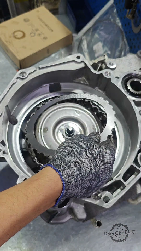 Установка оригинального комплекта сцепления "мокрой" DSG DQ250 - YouTube