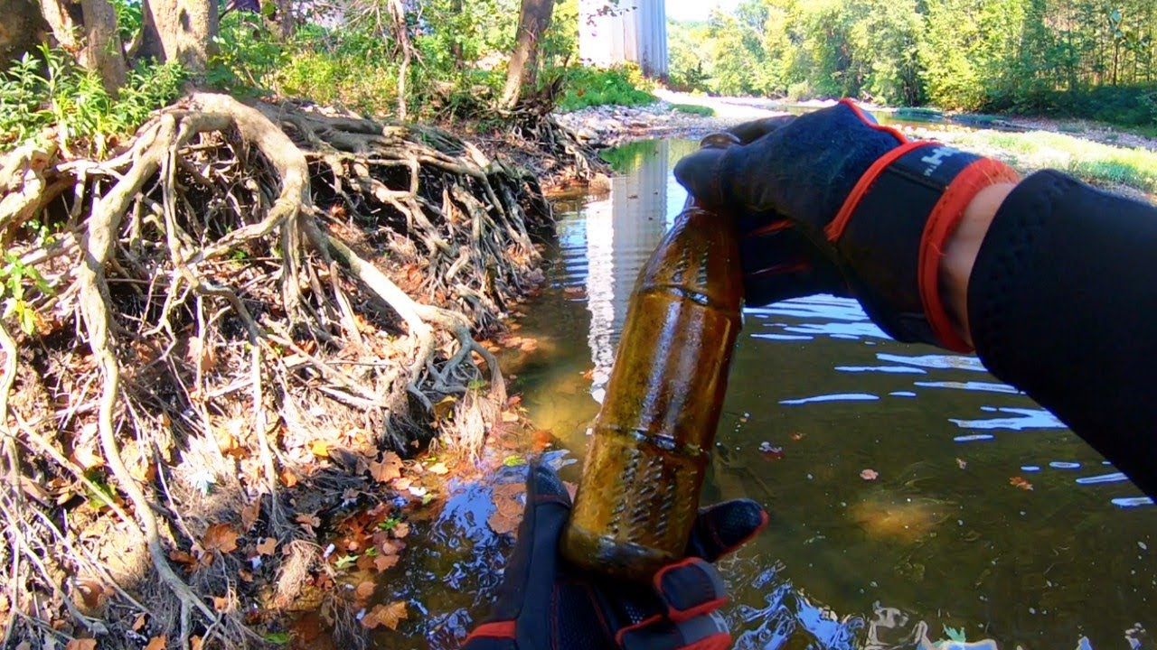 Metal Detecting under busy Interstate Bridge - YouTube