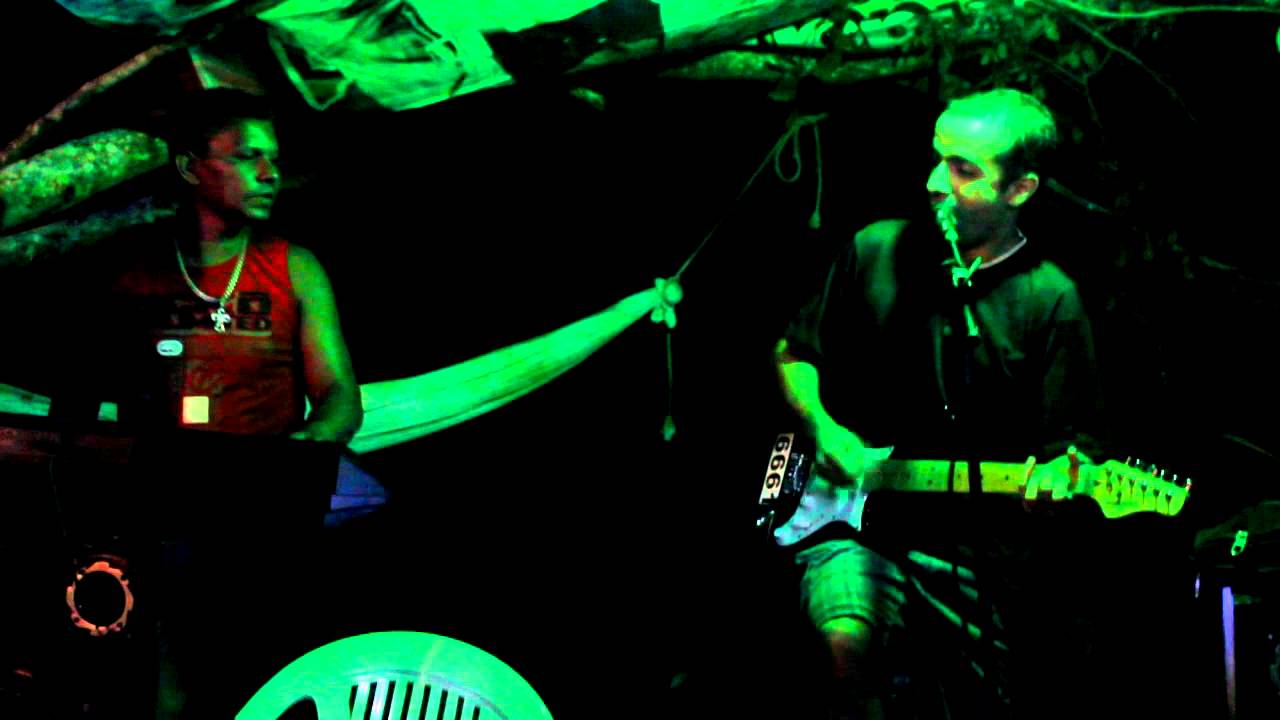 Patrick Brito cantando na beira do Rio - YouTube