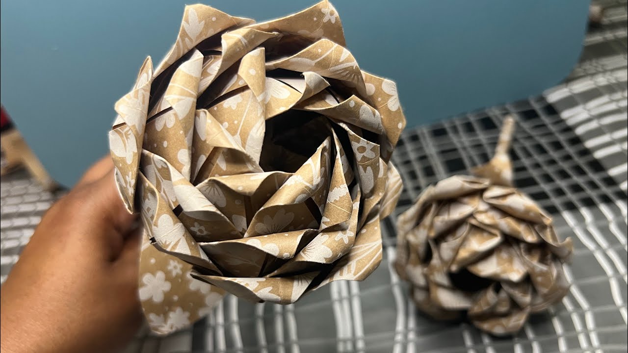 DIY roses made from recycled gift wrapping paper. 🌹 - YouTube