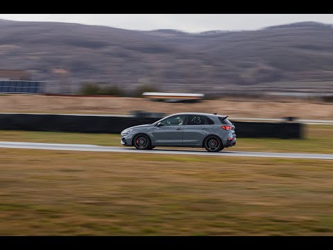 Hyundai i30n Performance DCT - Small race track for karts - Motokáry ...