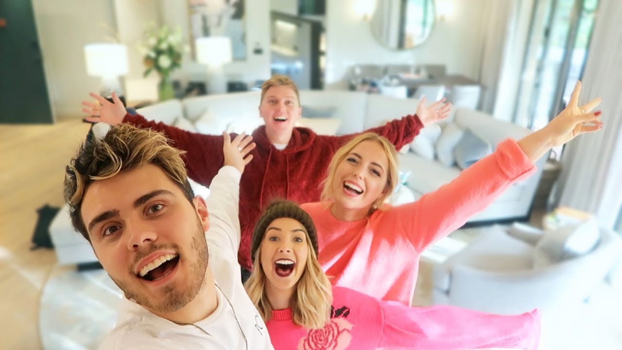THE CRAZIEST TREEHOUSE TOUR! - YouTube