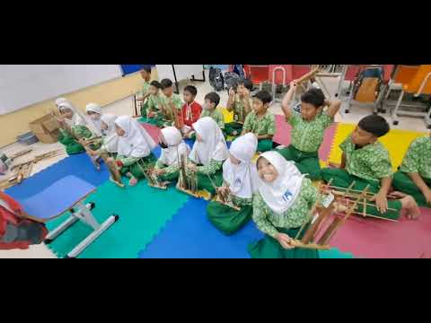 Angklung Kampuang Nan Jauh dimato - SDIA 61 - YouTube