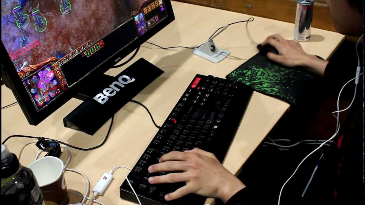 IEM press room - Golden APM training Starcraft 2 - YouTube