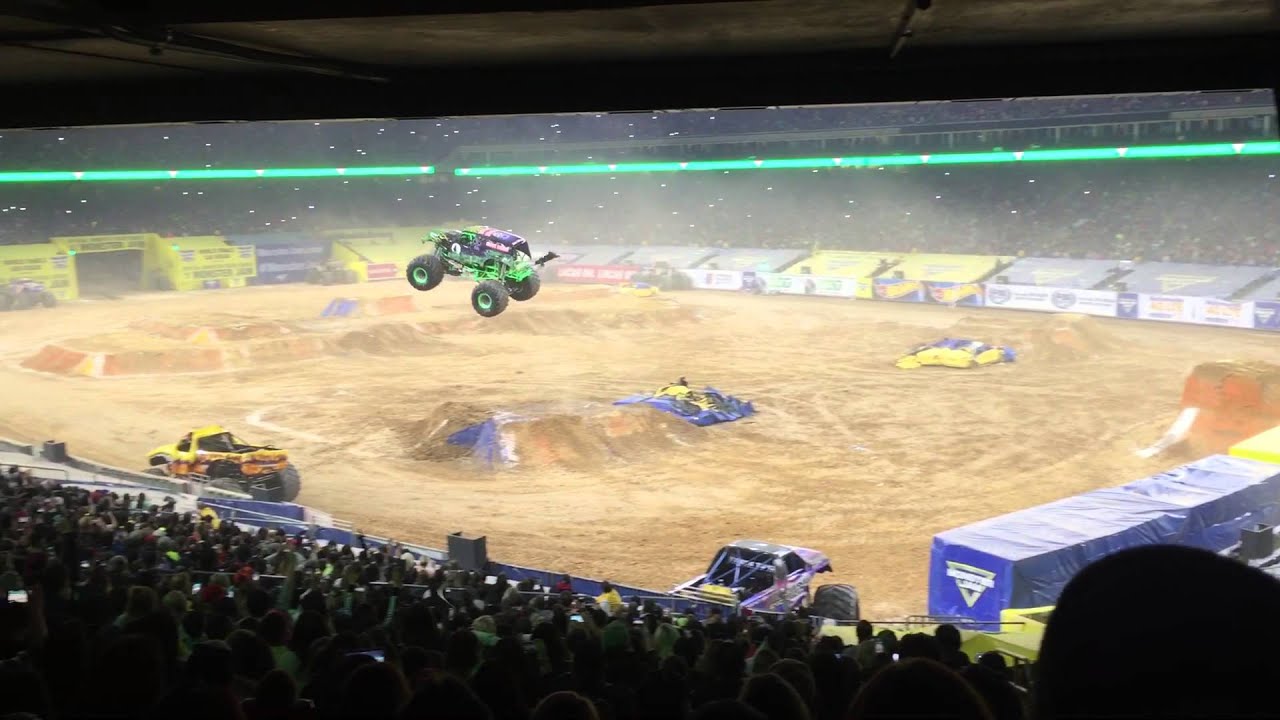 Monster jam 2016 Houston tx - YouTube