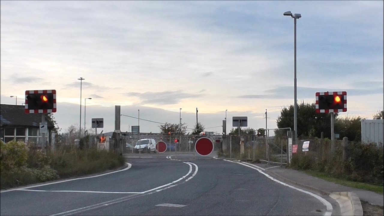 Isle of Grain Level Crossing - YouTube