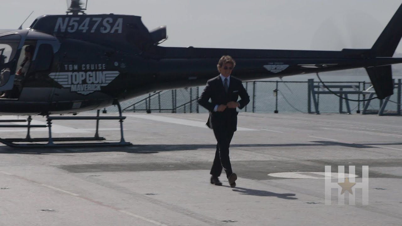 Tom Cruise Pilots Helicopter To 'Top Gun: Maverick' Premiere - YouTube