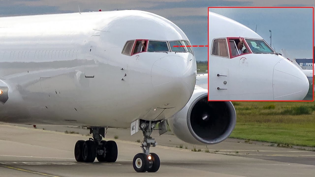 (4K) Pilot OPENS window and WAVES to me! Georgian airways 767 Powerful ...