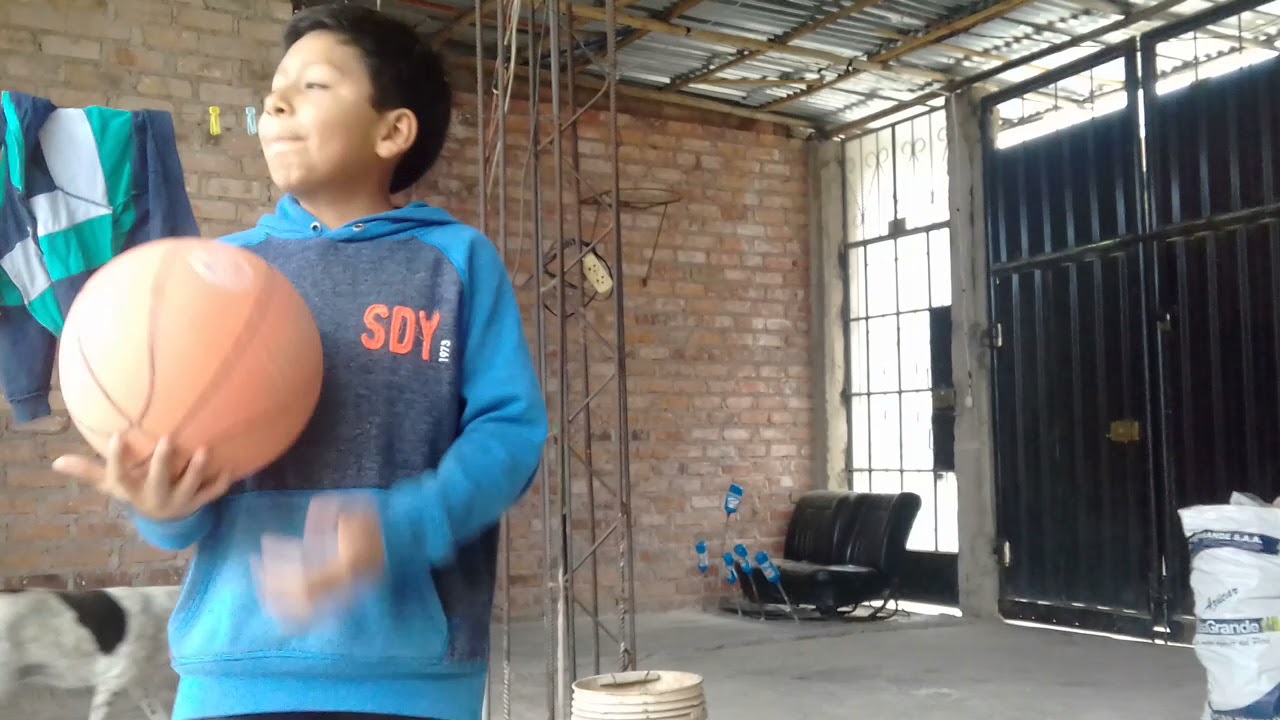 Como jugar basket - YouTube