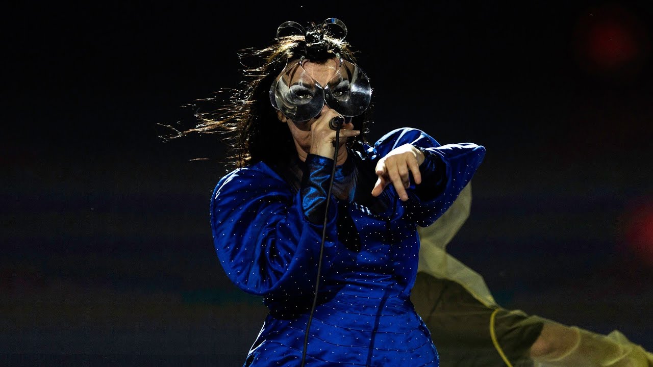 björk : orkestral - the air got caught in my dry desert throat ! 🏜🌡🔥 ...