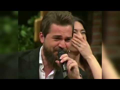 Engin Altan Düzyatan singing a song