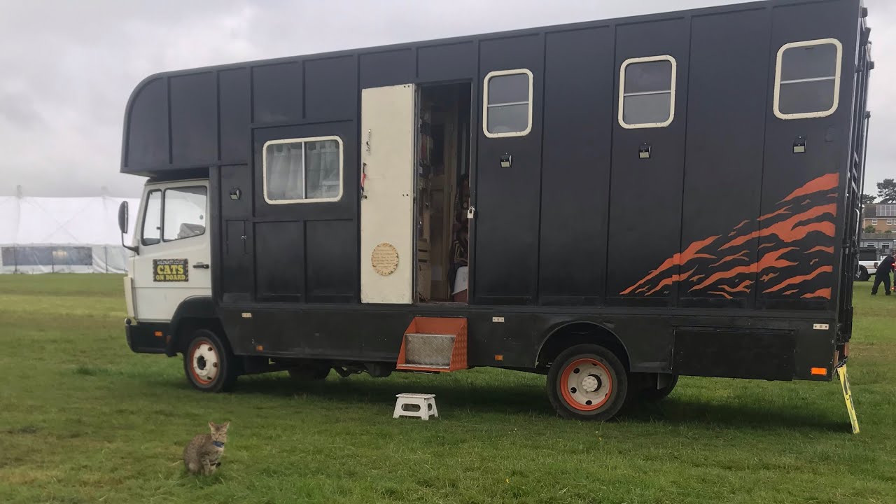 Lorry tour of Grace - horsebox camper conversion & cat room - built on ...