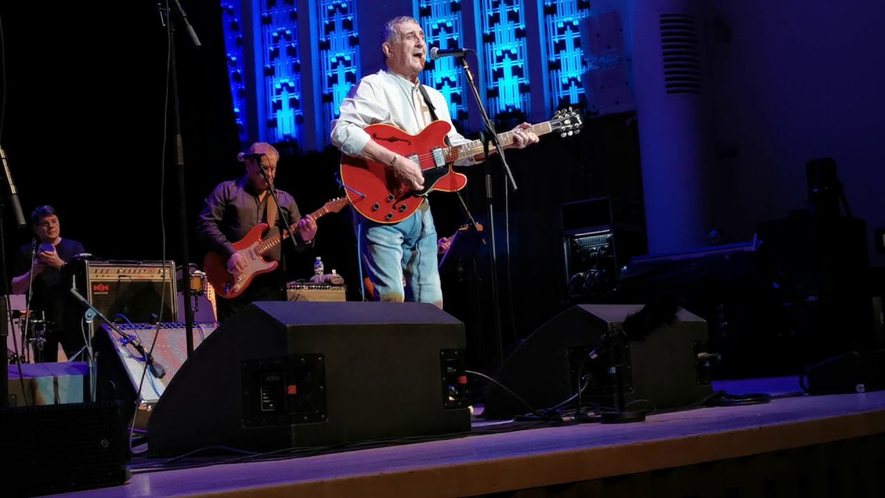 Ray Ennis of the Swinging Blue Jeans "You're no good". - YouTube