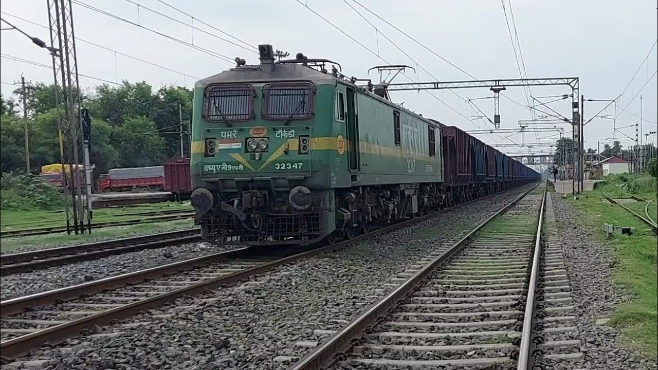 Super Wag 9 locomotive full speed Maal Gaadi | Indian Railways - YouTube