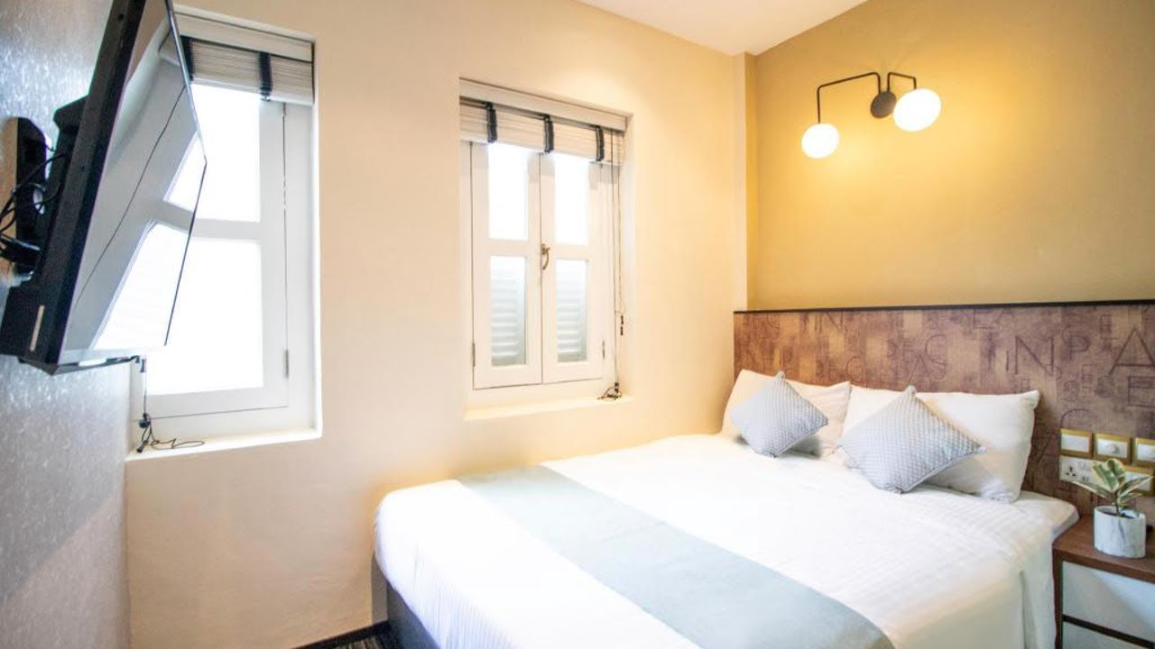 Review Harbour Ville Hotel Hamilton - SG Clean Certified - YouTube