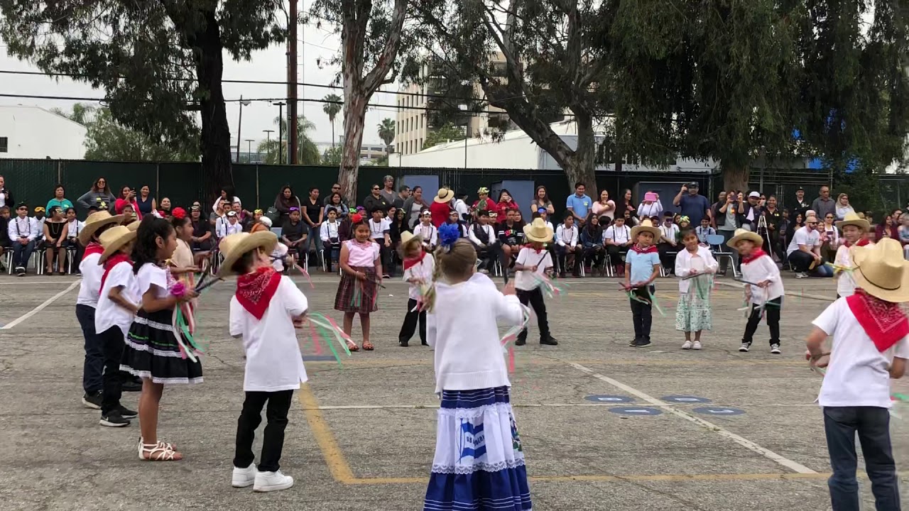 Baile en la escuela - YouTube