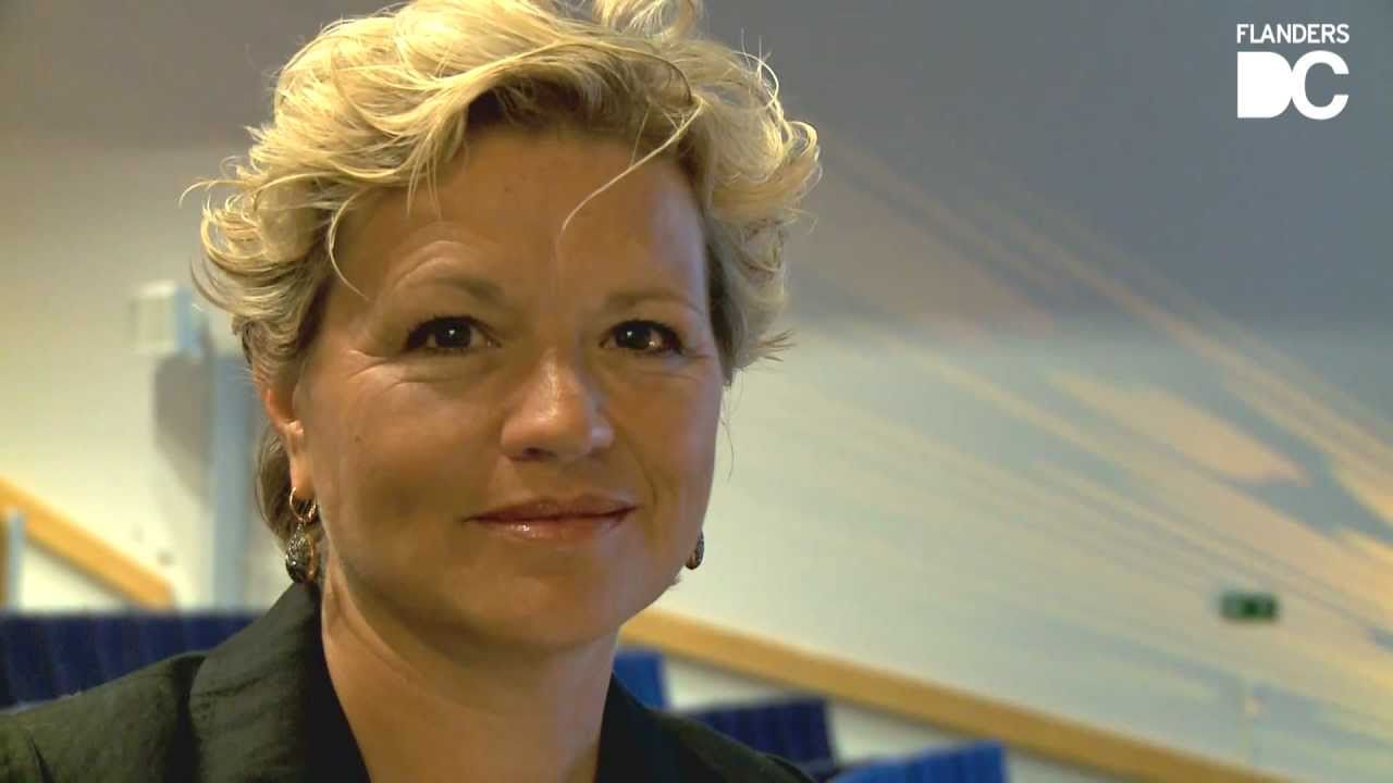 The Future Summit 2011 - Anne Chapelle - YouTube