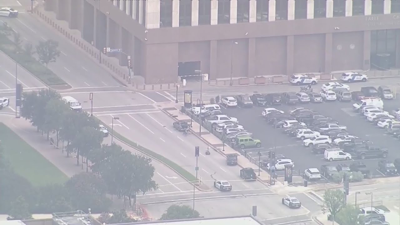 Active shooter at Dallas federal building - YouTube