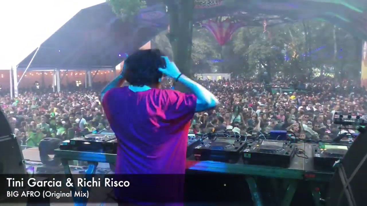 Richi Risco playing “BIG AFRO” ( Aquasella 2019 ) - YouTube