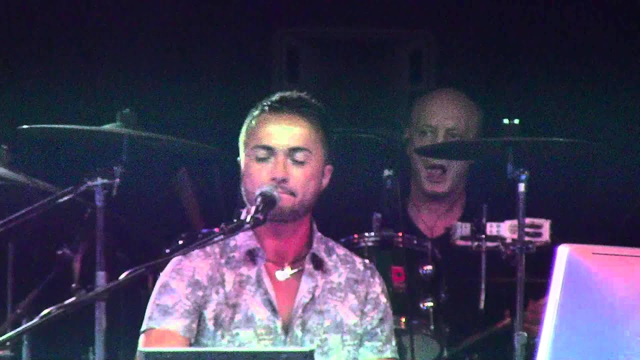 TANTA VOGLIA DI LEI cantata dai "PERFORMANCE" Cover Band dei POOH - YouTube