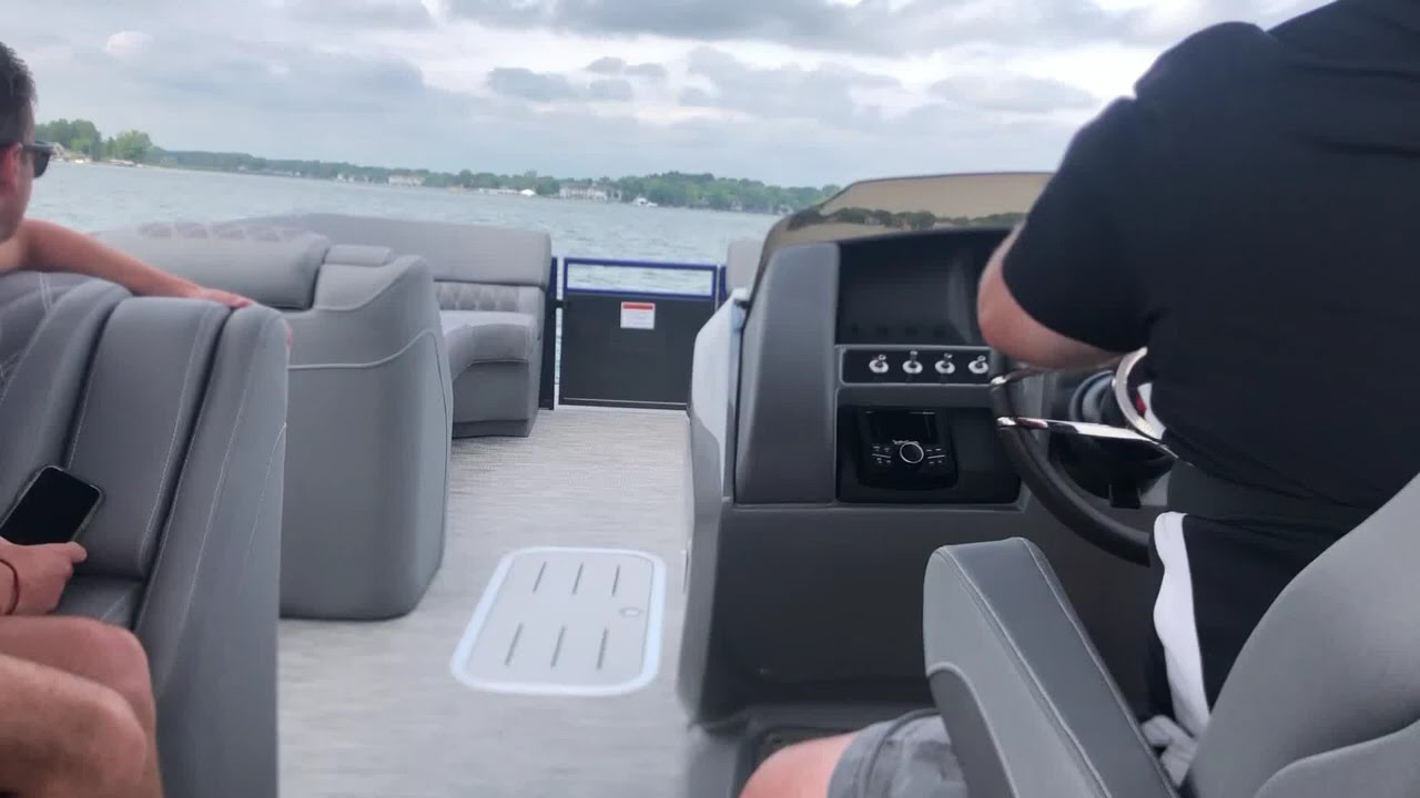 Bennington 25 RX w/ Mercury Racing 450hp Outboard - YouTube