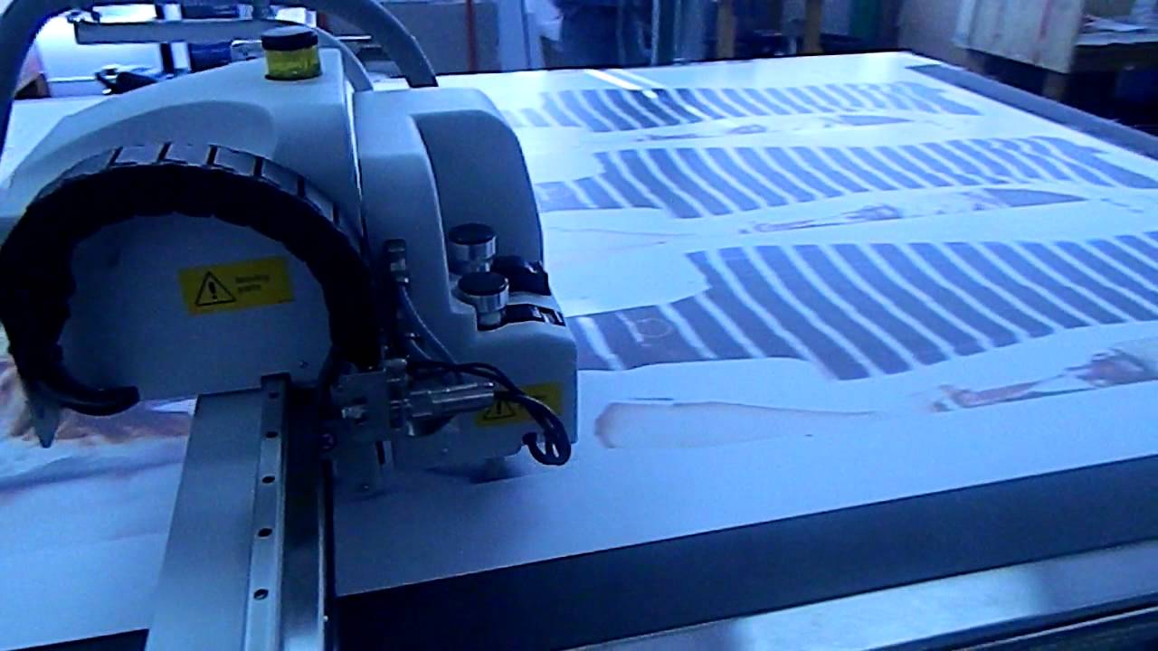 Kongsberg I-xl44 I-Cut Machine by Esko Artwork - YouTube