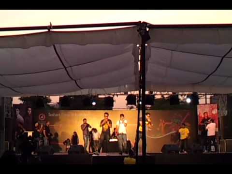 YO YO HONEY SINGH - YAAR BATHERE LIVE AT ANSAL COLLEGE - YouTube