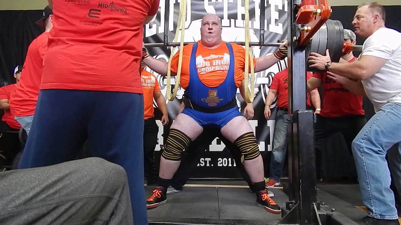 900 lb Squat - YouTube