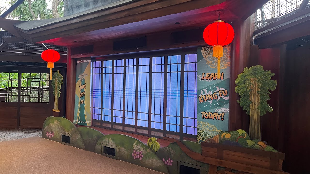 Po live at universal studios live show - YouTube