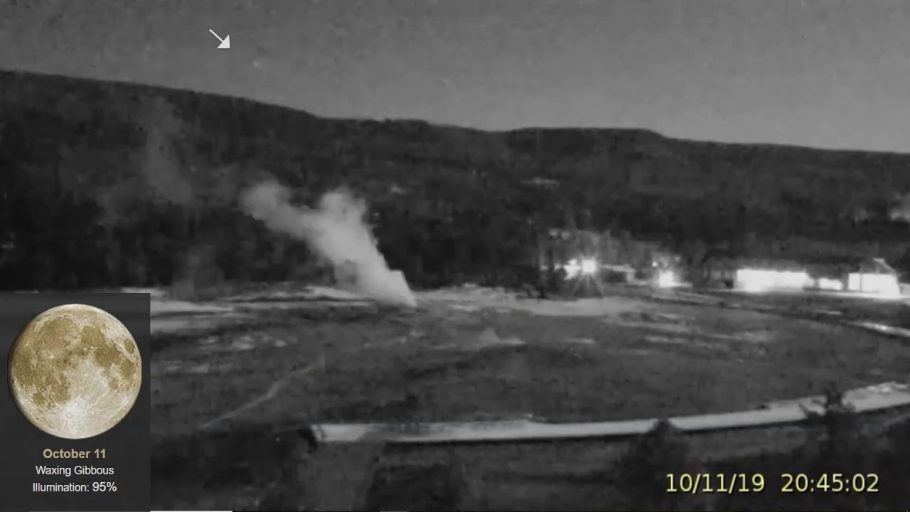 Flying Objects Overnight Moon 95% Illuminated Oct 11, 2019 - YouTube