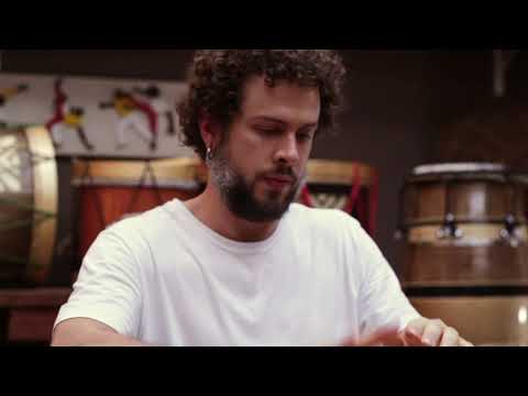 André Piruka tocando o Ilu do Instituto Tambor - YouTube