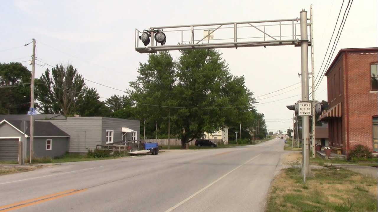 Abandoned C.R. 400 South/S.R. 26 Railroad Crossing (NS) in Oakford ...