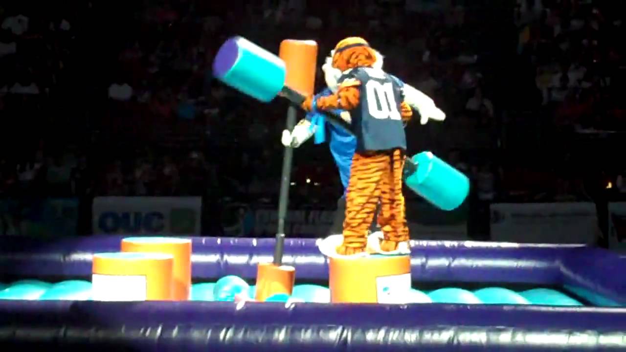 Tommy Tar wins joust - YouTube