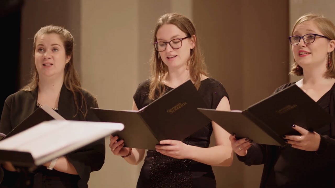 Hark! The Herald Angels Sing | Genesis Sixteen | Classic FM - YouTube