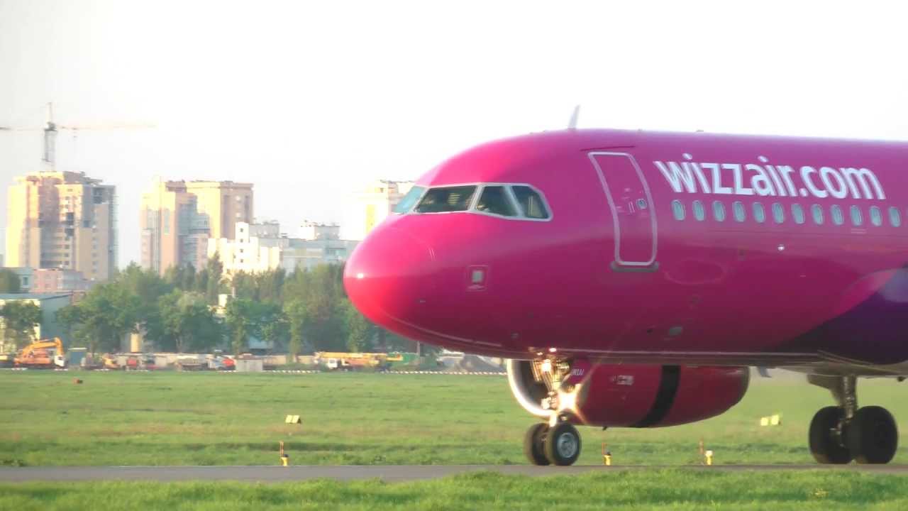 W!ZZ Air. Single Plane - YouTube