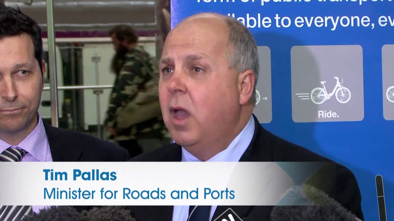 Tim Pallas - New helmet trial for the Melbourne bike share - YouTube