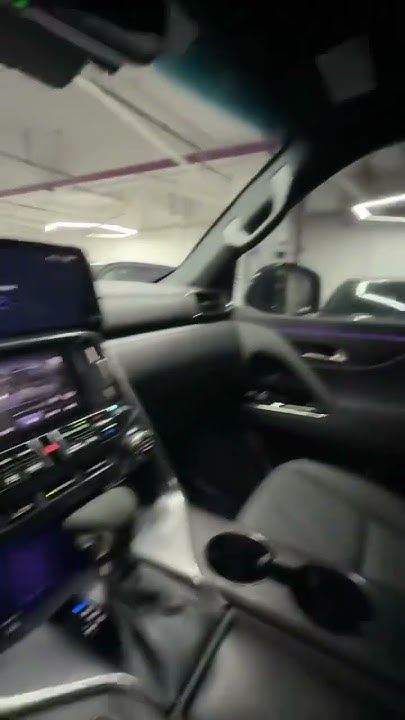 24年出厂，最新款雷克萨斯LX600，3.5T排量， 7座/新车🚗，二千多公里，两把钥匙原版原漆/车衣，抬头显示/小冰箱，座椅加热通风，底盘升降，全屏液晶，配置丰富，车况极品，状态正常，手续 ...