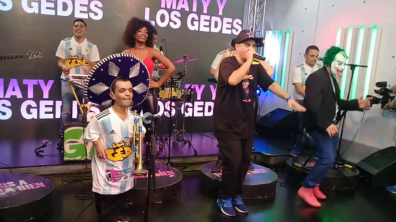 Los Gedes Tema Nueva En La Pera Estreno en Vivo - YouTube