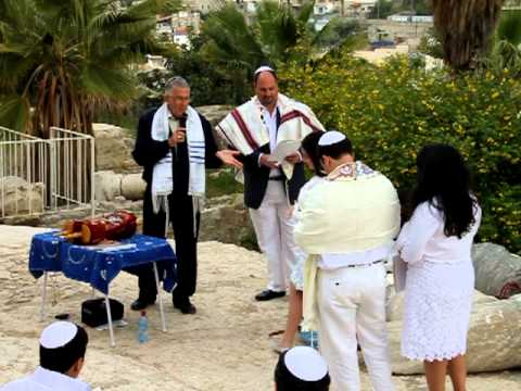 Bat Mitzvah of a Jewish girl becoming a woman, in Jerusalem - YouTube