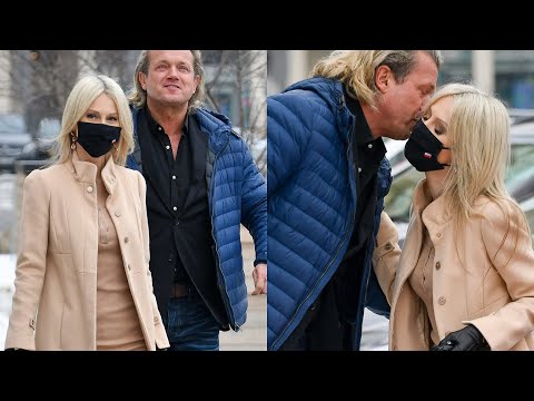 Wyluzowany Jakimowicz śle radosne uśmiechy Magdzie Ogórek i uzupełnia jej płyn do spryskiwaczy