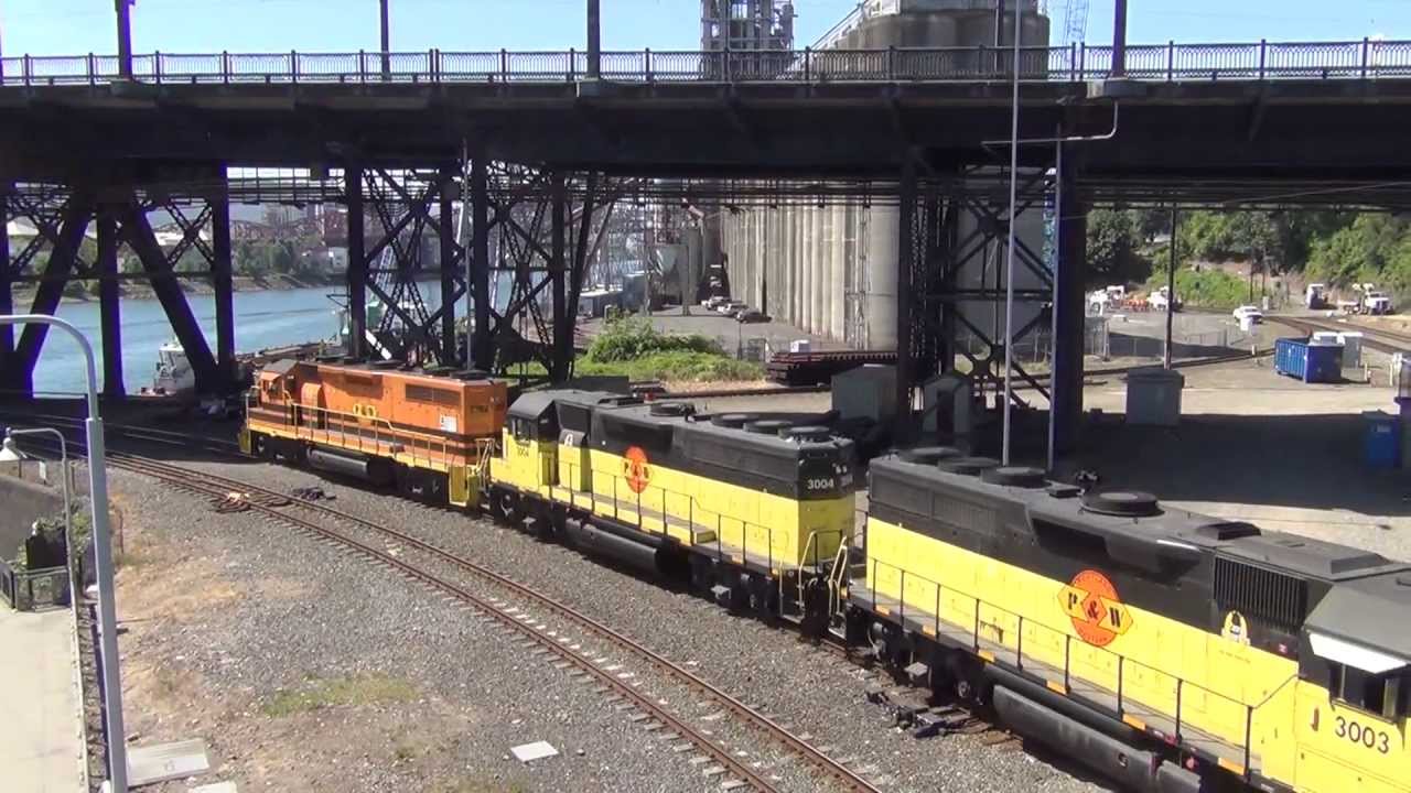 Portland & Western Railroad #2303 approaches Steele Bridge @ UP ...